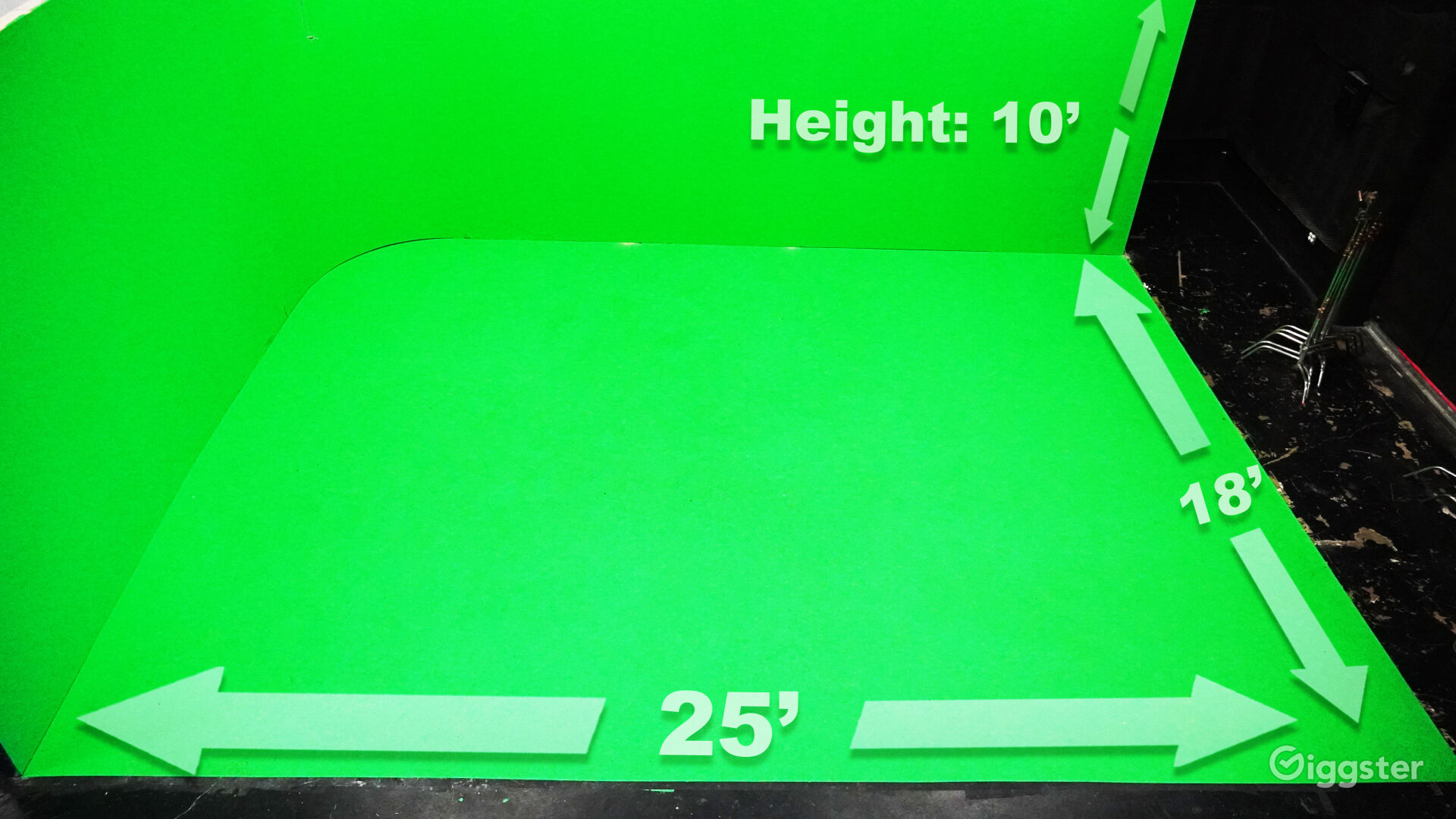 Stage D Green Screen Cyc Rent This Location On Giggster 