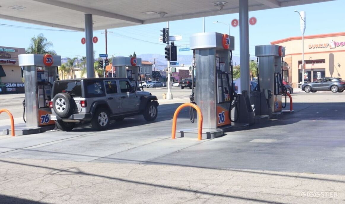 Gas Station with Huge Parking Lot | Rent this location on Giggster