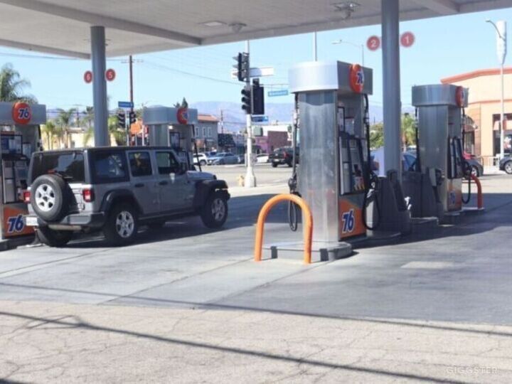 Gas Station with Huge Parking Lot | Rent this location on Giggster