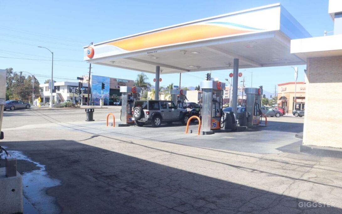 Gas Station with Huge Parking Lot | Rent this location on Giggster