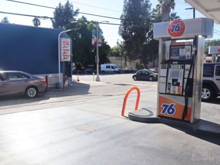 Gas Station with Huge Parking Lot | Rent this location on Giggster