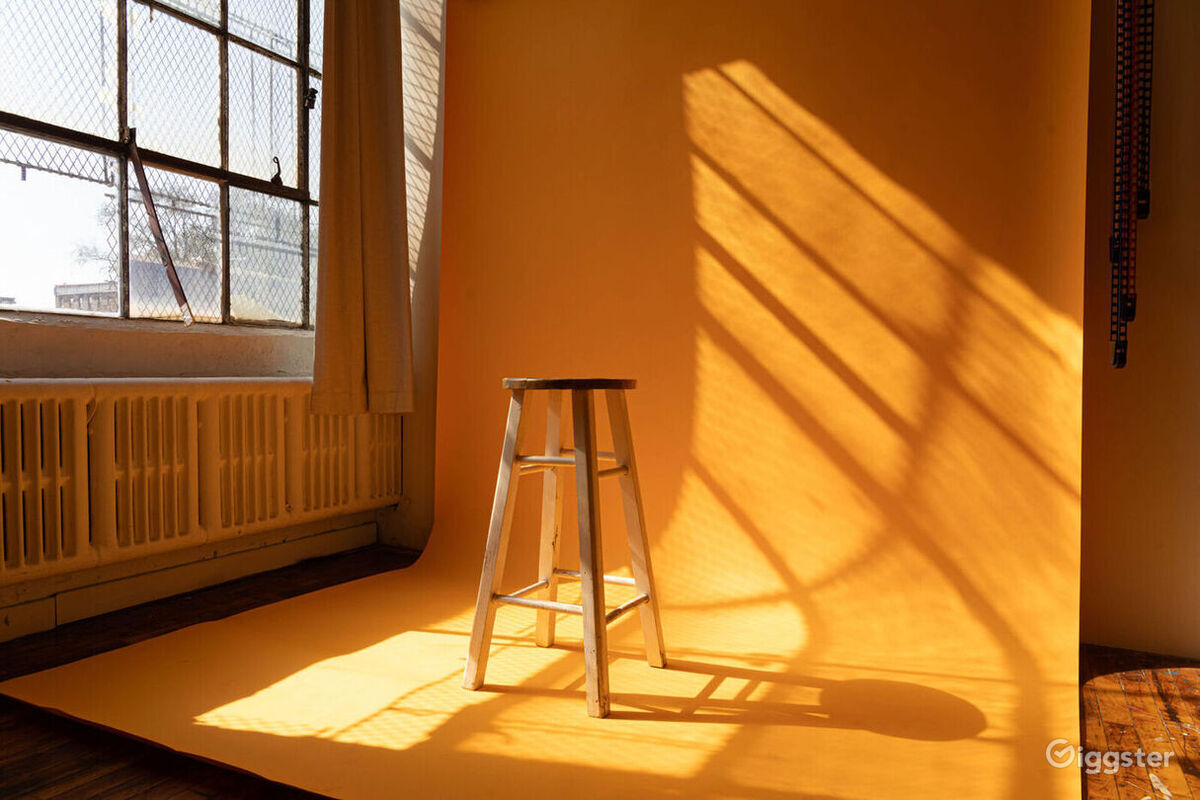 Stylish Daylight Photo Studio w/ Custom Backdrops | Rent this location ...