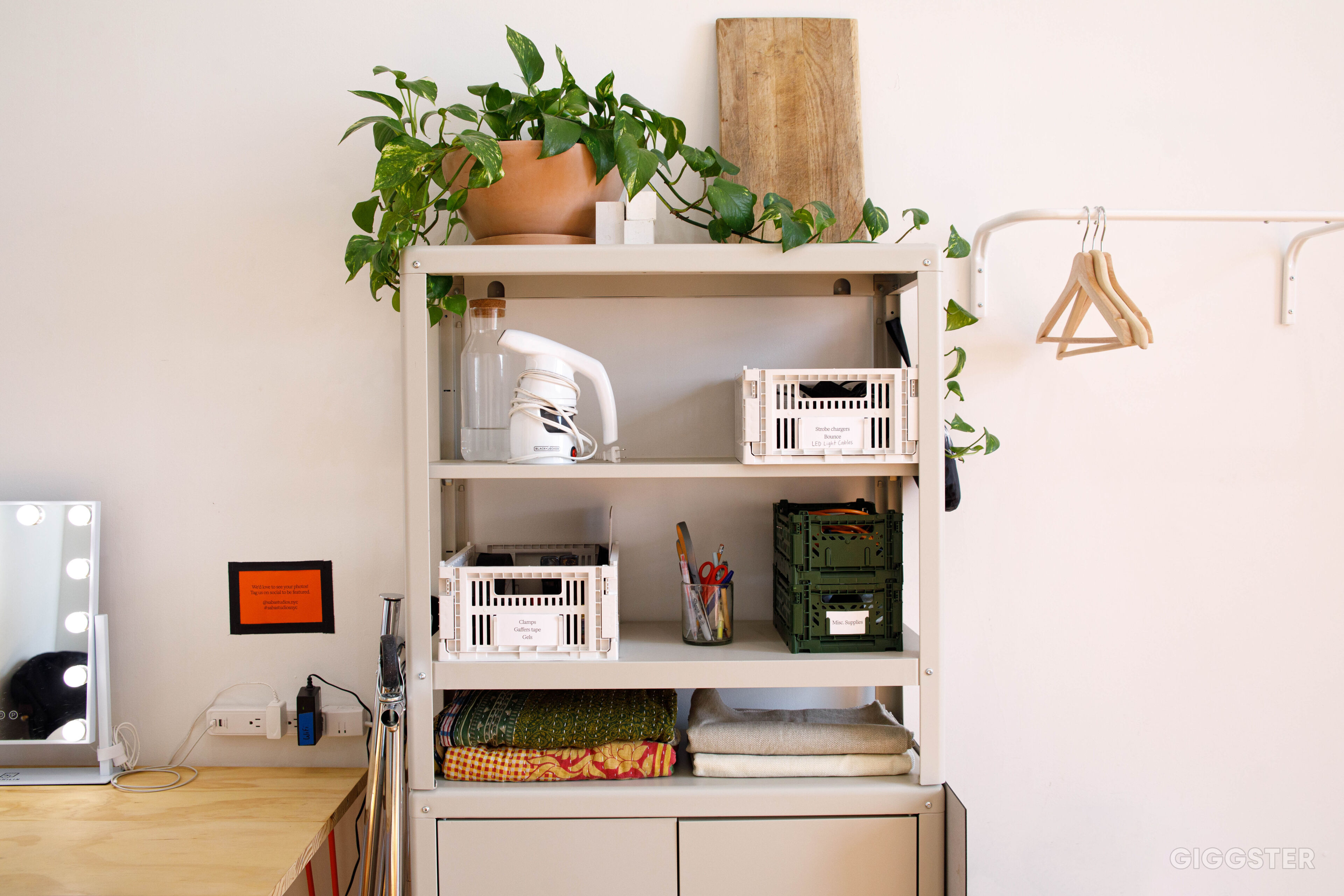 Stylish Daylight Photo Studio w/ Custom Backdrops | Rent this location ...