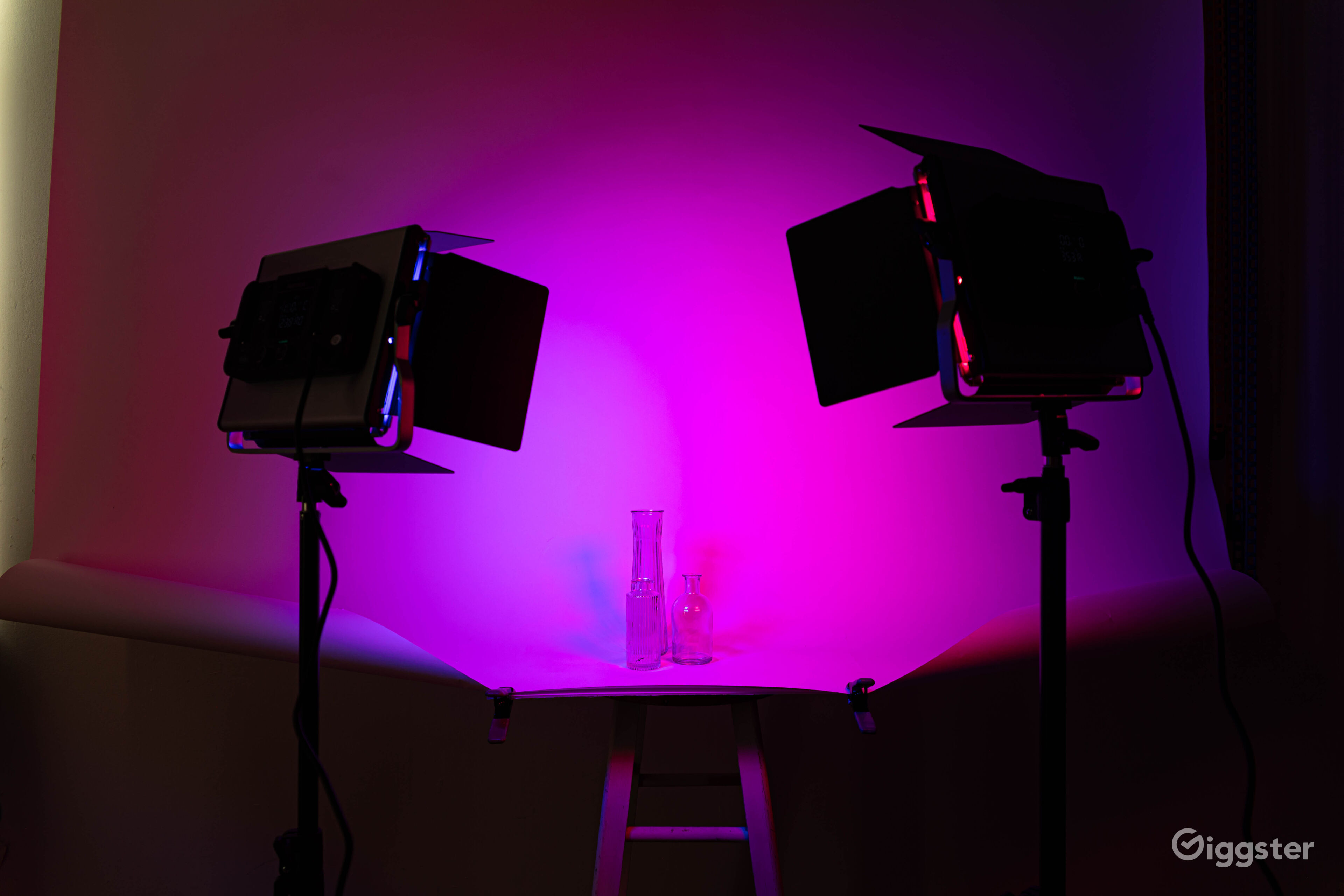 Stylish Daylight Photo Studio w/ Custom Backdrops | Rent this location ...