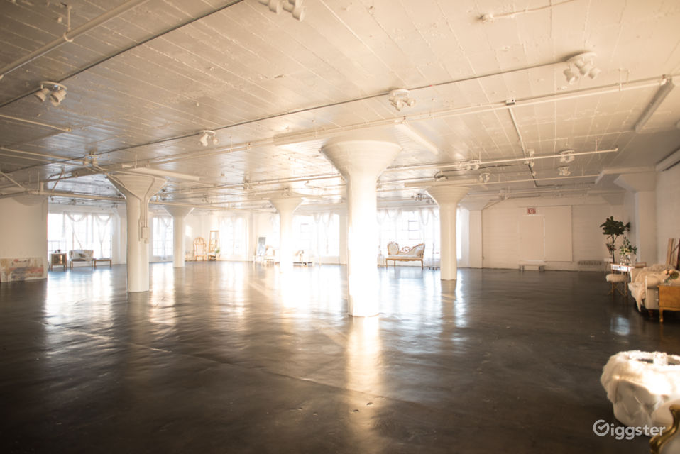 6000 Sq Ft DTLA Large Dreamy White Studio | Rent this location on Giggster