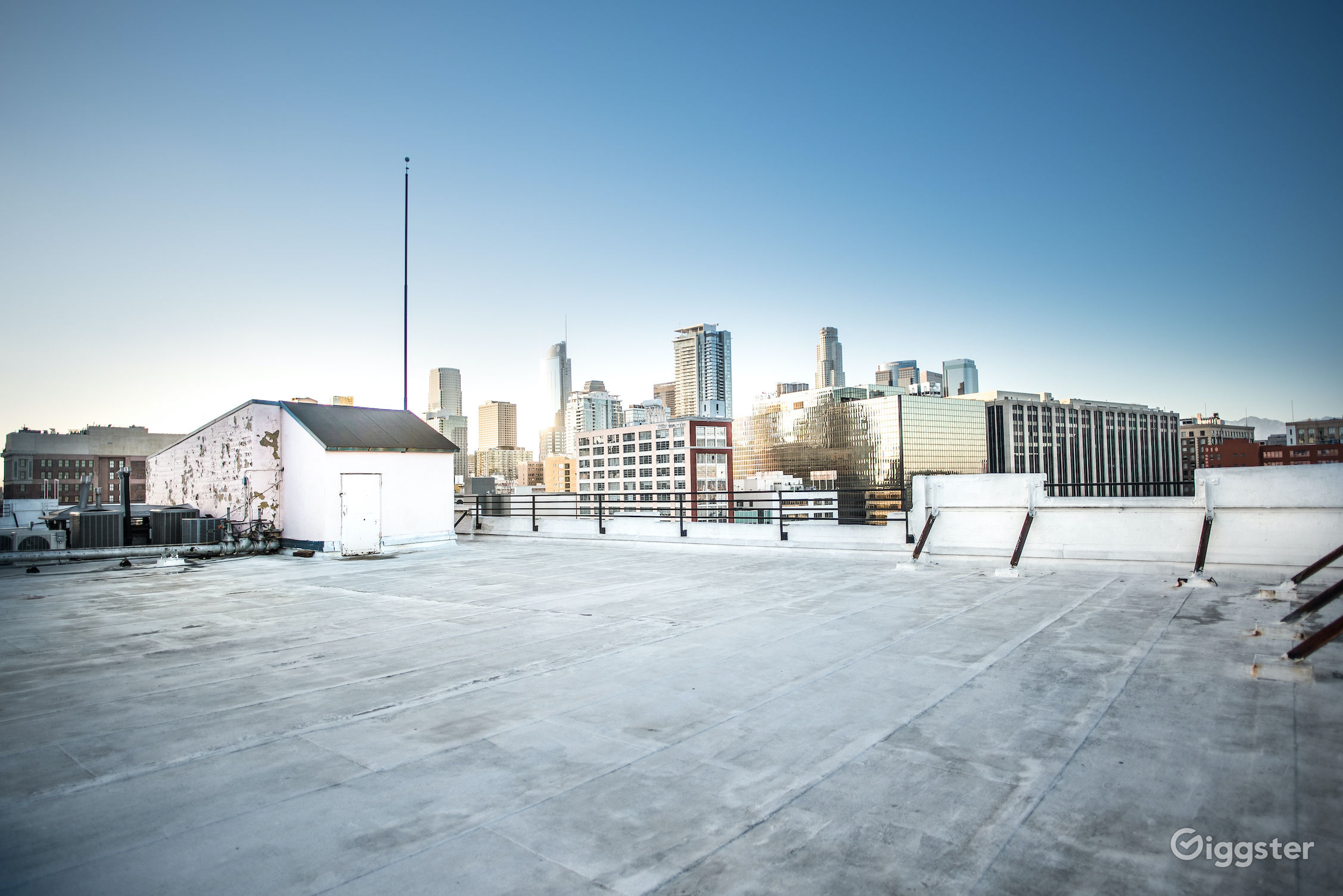 6000 Sq Ft DTLA Large Dreamy White Studio | Rent this location on Giggster
