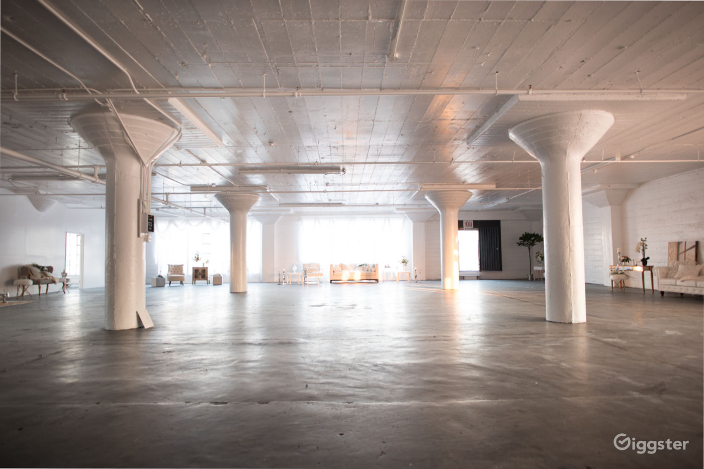 6000 Sq Ft DTLA Large Dreamy White Studio | Rent this location on Giggster
