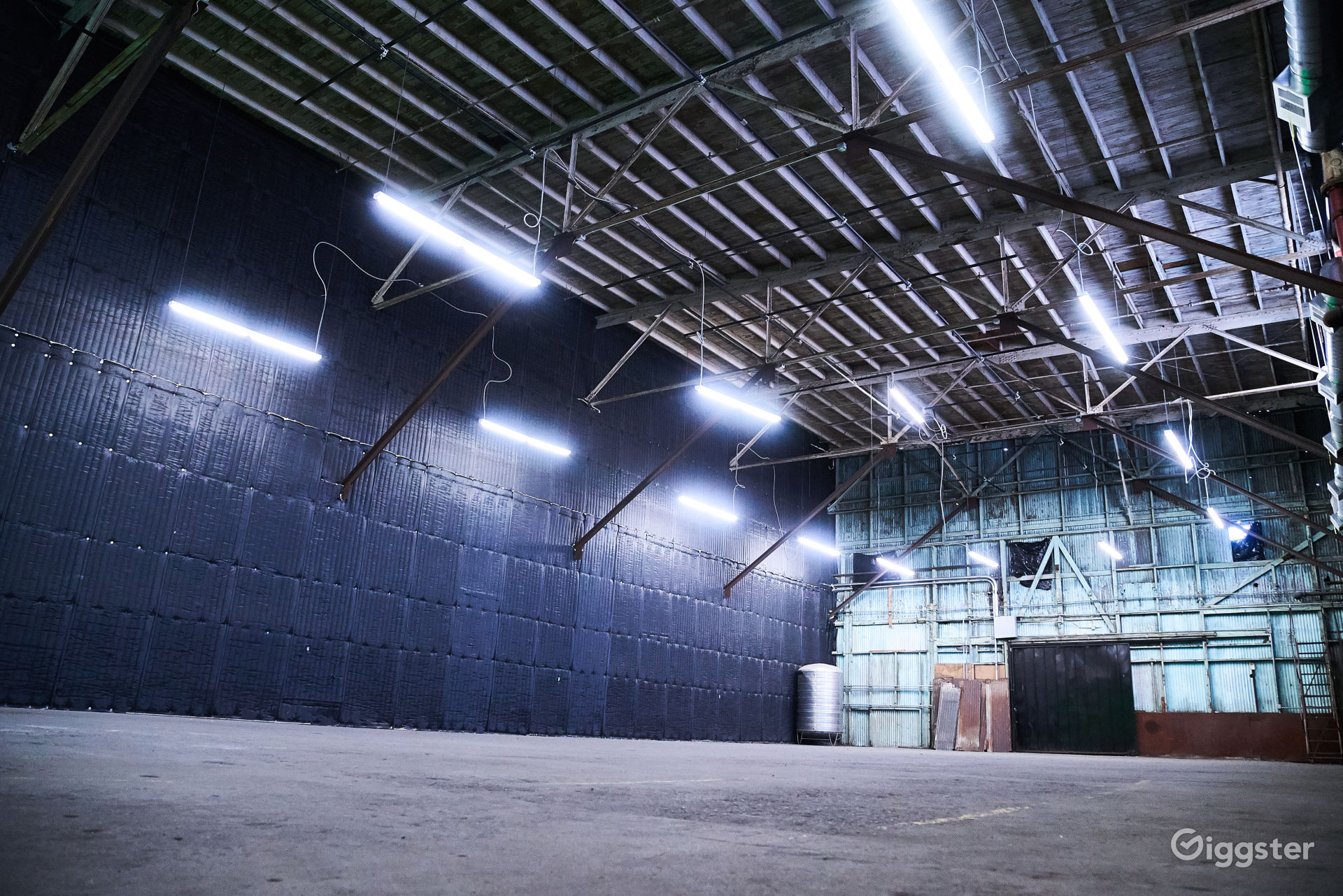Huge Warehouse Studio + Cyc Wall + Black Soundproof | Rent this ...