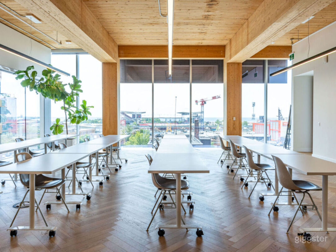 Modern office with sweeping views of Toronto & Lake Ontario | Rent this ...