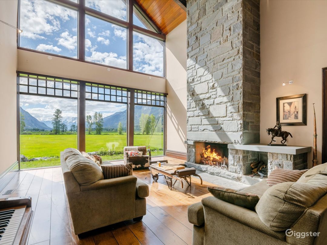 Mountain view estate house on 135 acres | Rent this location on Giggster