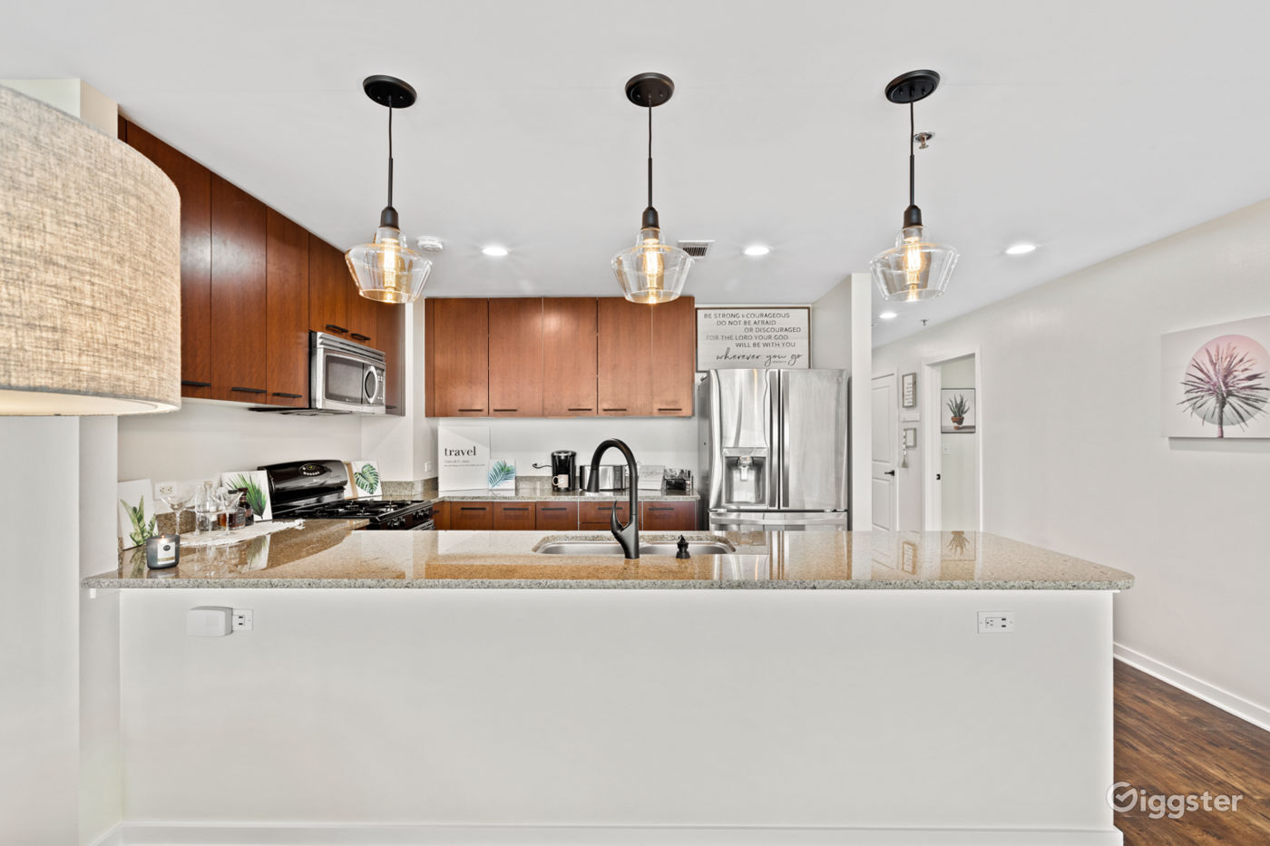 Downtown Dallas High Rise with Skyline View | Rent this location on ...