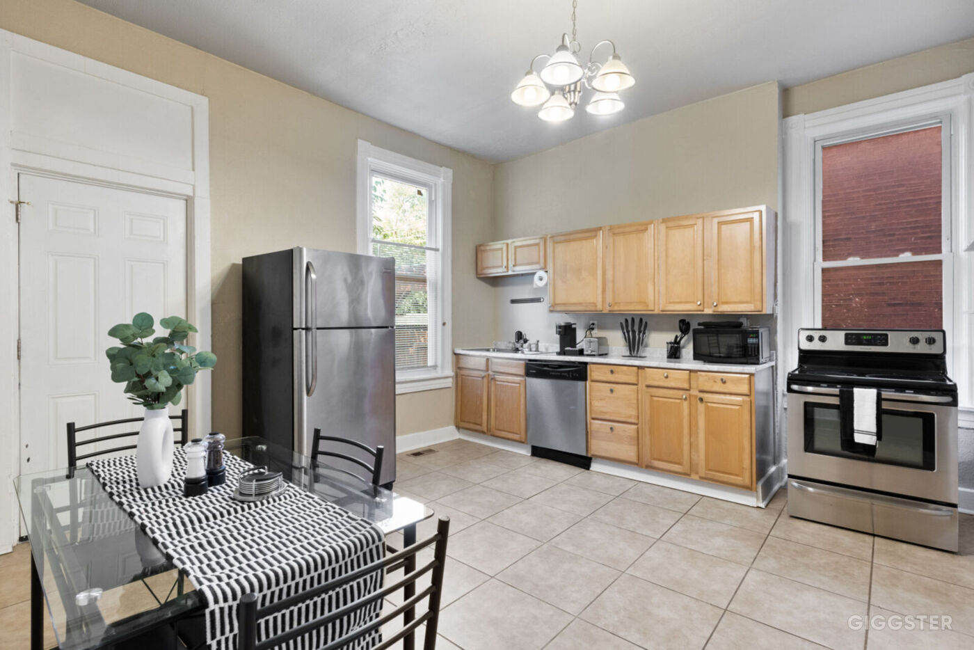 Classic St.Louis apartment with modern charm | Rent this location on ...