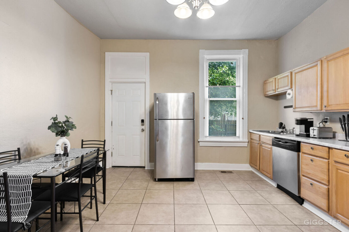 Classic St.Louis apartment with modern charm | Rent this location on ...