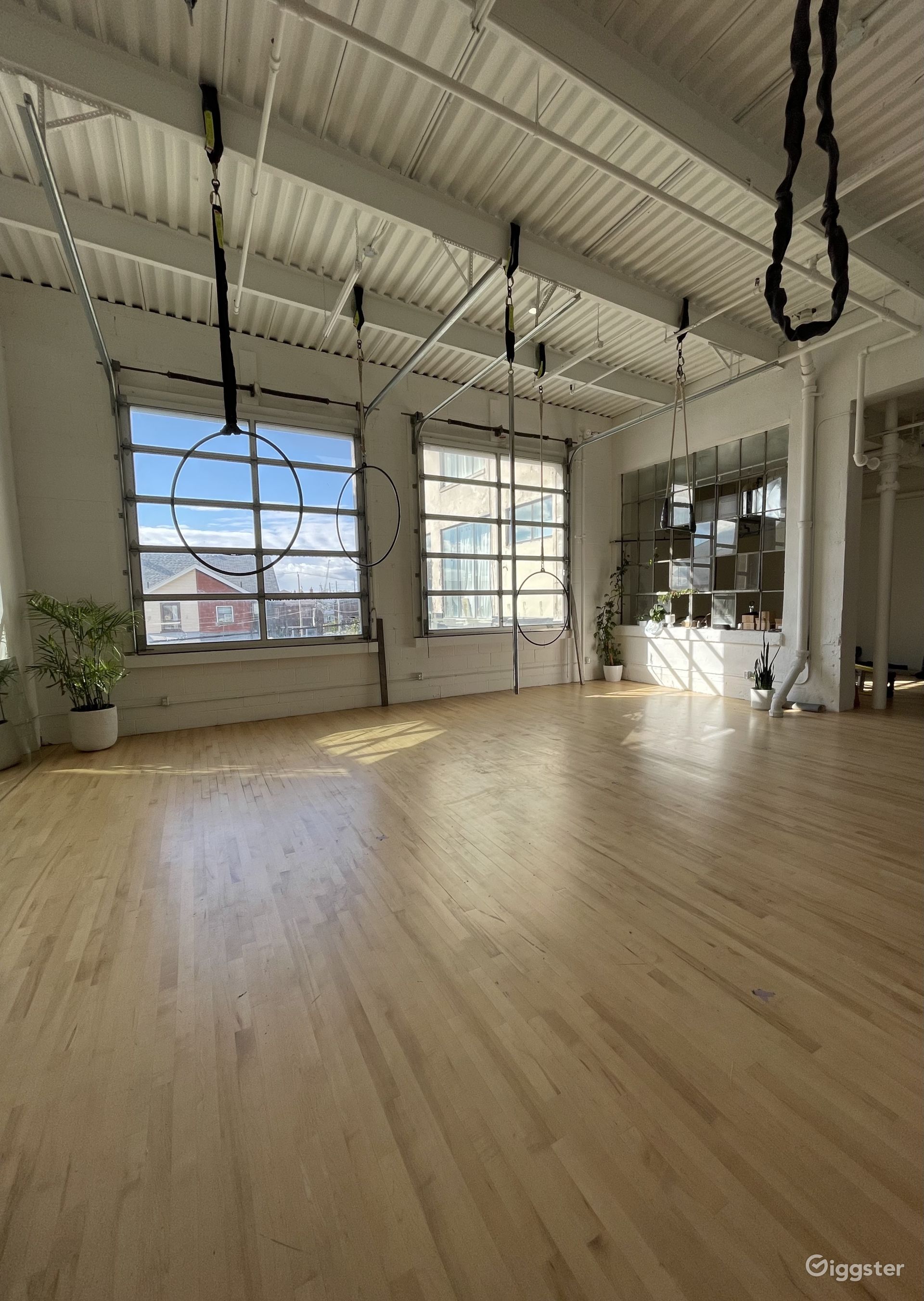 Bright & Open Aerial Studio | Rent this location on Giggster